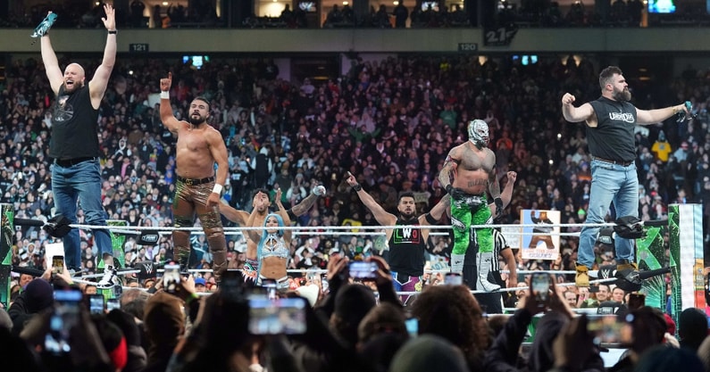 Jason Kelce, Lane Johnson shock crowd with cameo in WrestleMania 40 ...
